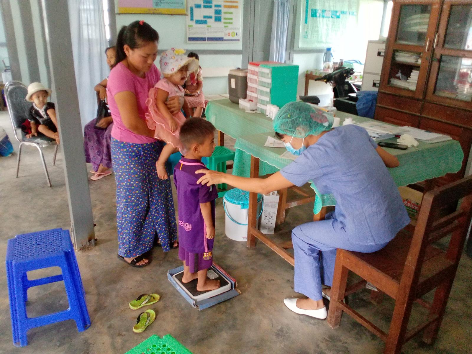 မိုင်းလုံမြို့၌ ၅ နှစ်အောက်ကလေးငယ်များကို ဗီတာမင်အေနှင့် သန်ချဆေးတိုက